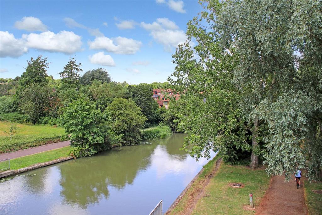 St. Brides Close, Springfield, Milton... 3 bed detached house - £375,000