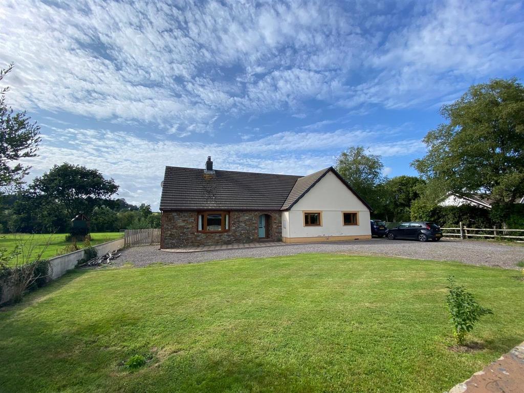 Swn Yr Afon, Llanfallteg, Whitland 4 bed country house for sale - £560,000