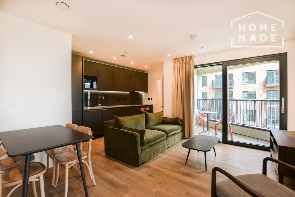 Riverstone Heights, Bromley-by-Bow 2 bed flat - £2,500 pcm (£577 pw)