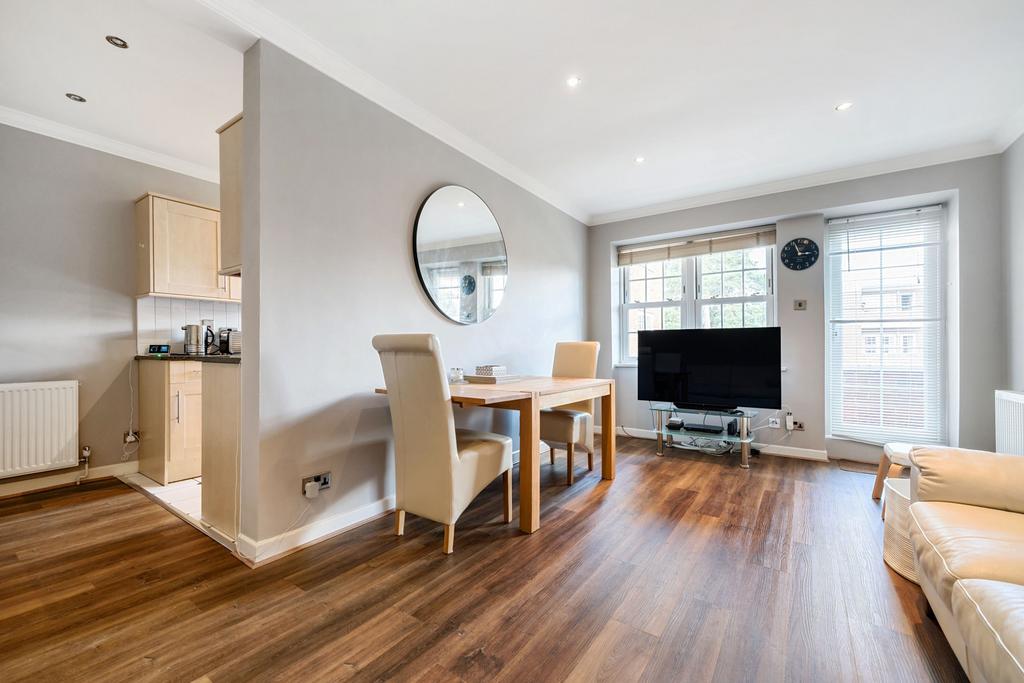 Bulstrode Court, Gerrards Cross... 2 bed apartment for sale - £485,000