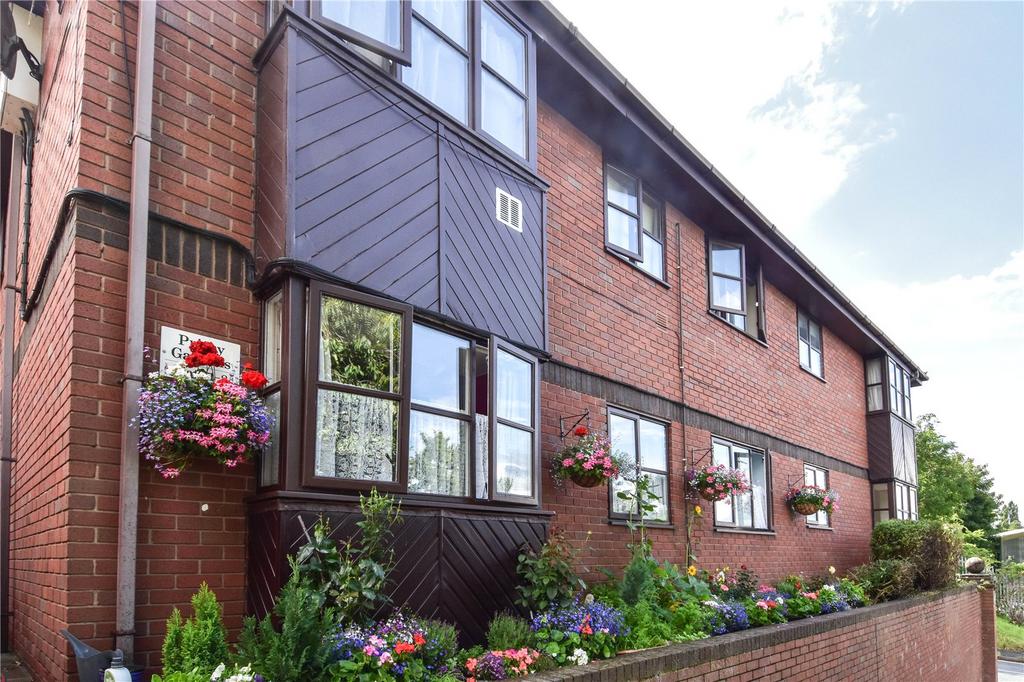 Priory Gardens, Union Lane... 2 bed apartment - £825 pcm (£190 pw)