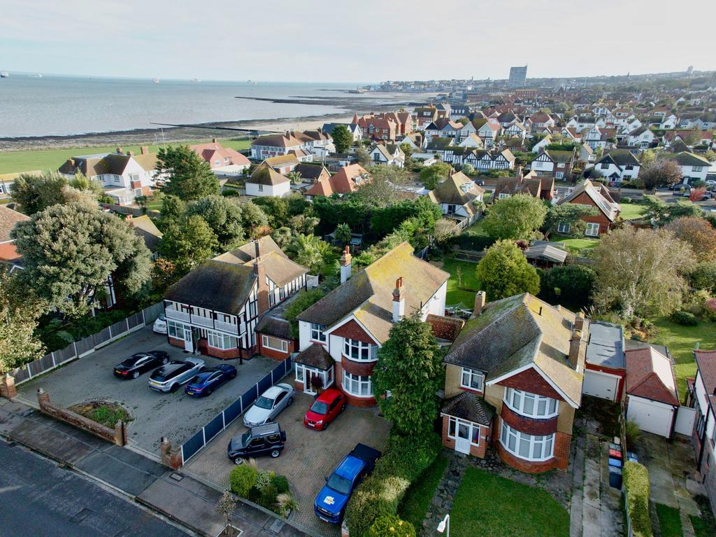 Barnes Avenue, Margate, CT9 5 bed detached house - £775,000