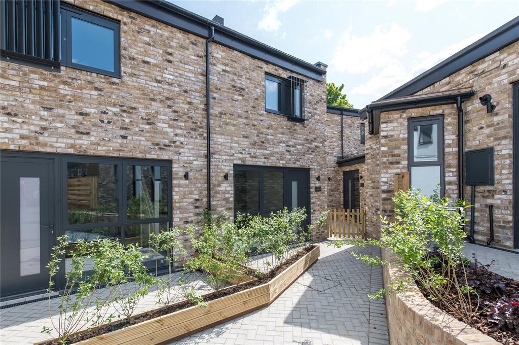 Scrooby Street, London, SE6 2 bed terraced house - £450,000