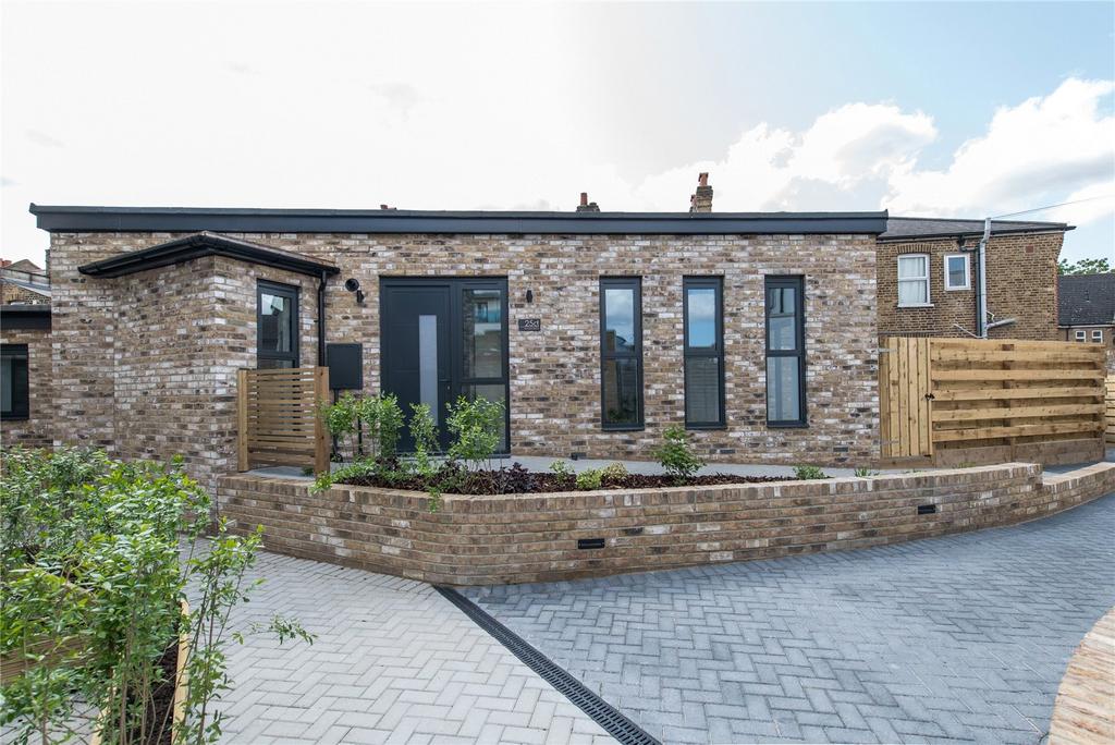 Scrooby Street, London, SE6 1 bed bungalow - £375,000