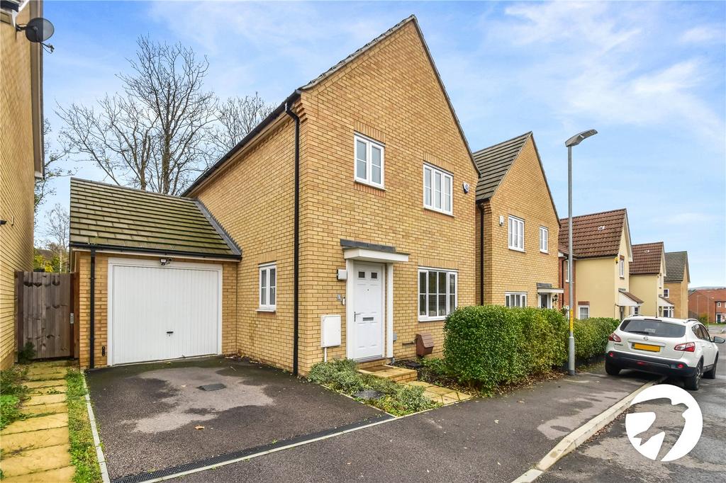 James Clubb Way, Dartford, Kent, DA1 3 bed detached house - £500,000