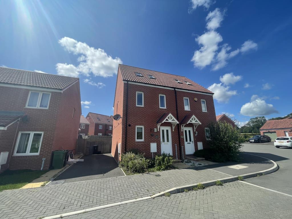 Brickworth Place, Bradbury Park, SN3 3 bed townhouse - £1,250 pcm (£288 pw)