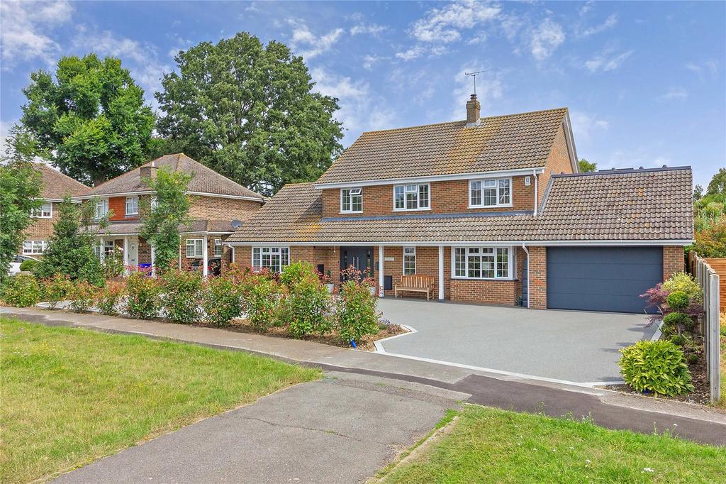 Woodcourt Close, Sittingbourne, ME10 5 bed detached house - £800,000
