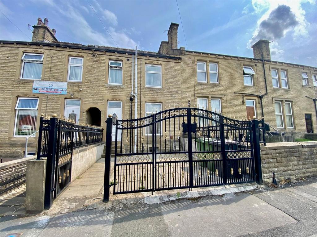 Cobcroft Road, Fartown 4 bed terraced house - £175,000