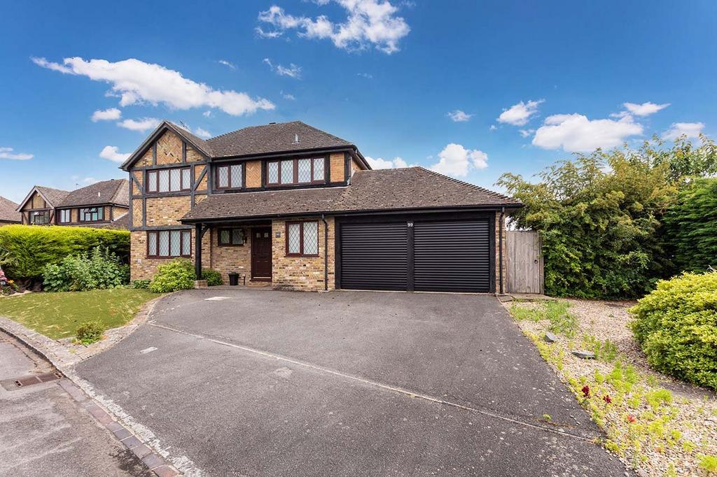 Montagu Road, Datchet SL3 4 bed detached house for sale - £900,000