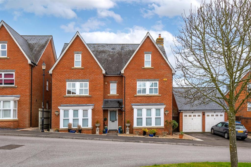 Reed Drive, Redhill 7 bed detached house - £1,100,000