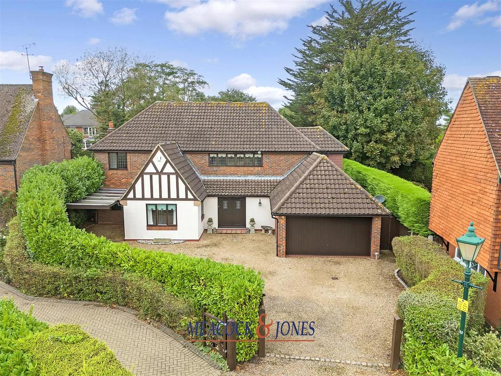 Hutton Gate, Hutton Mount, Brentwood 4 bed detached house - £1,600,000