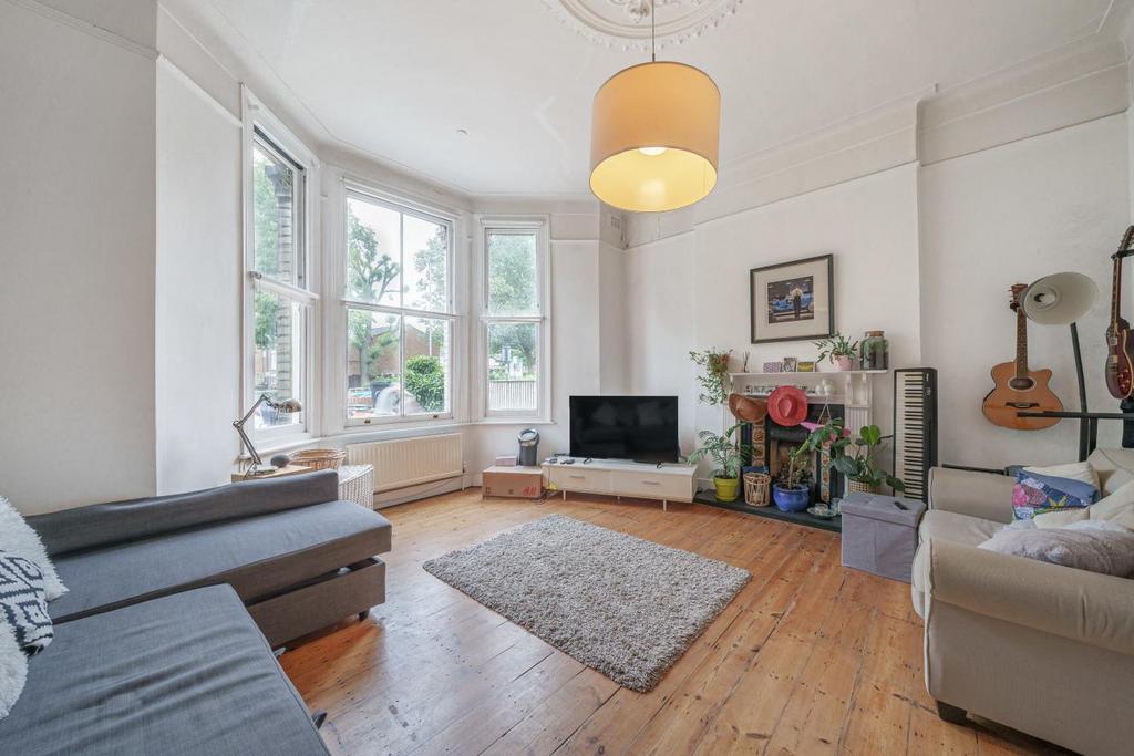 Bedford Hill, Balham 2 bed flat - £800,000