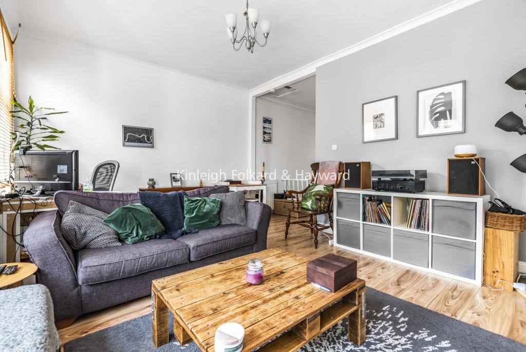 Sellincourt Road Tooting SW17 2 bed maisonette - £2,000 pcm (£462 pw)