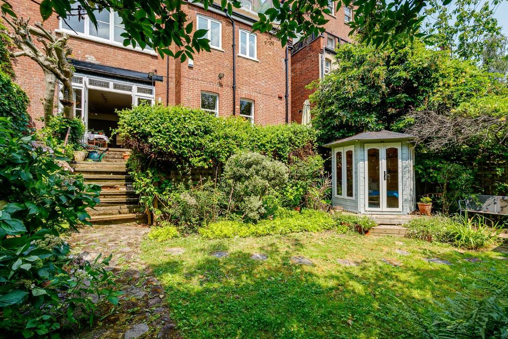 Frognal Lane, Hampstead 3 bed apartment - £1,500,000