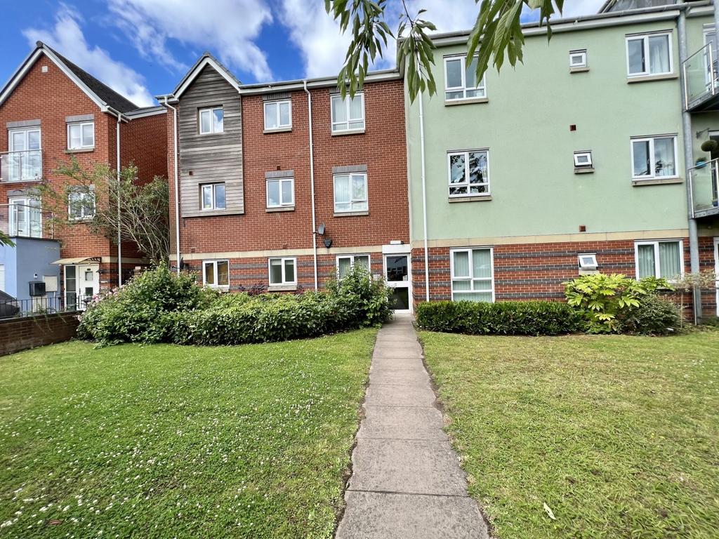 Hurstbourne Crescent, Wolverhampton... 2 bed apartment - £900 pcm (£208 pw)