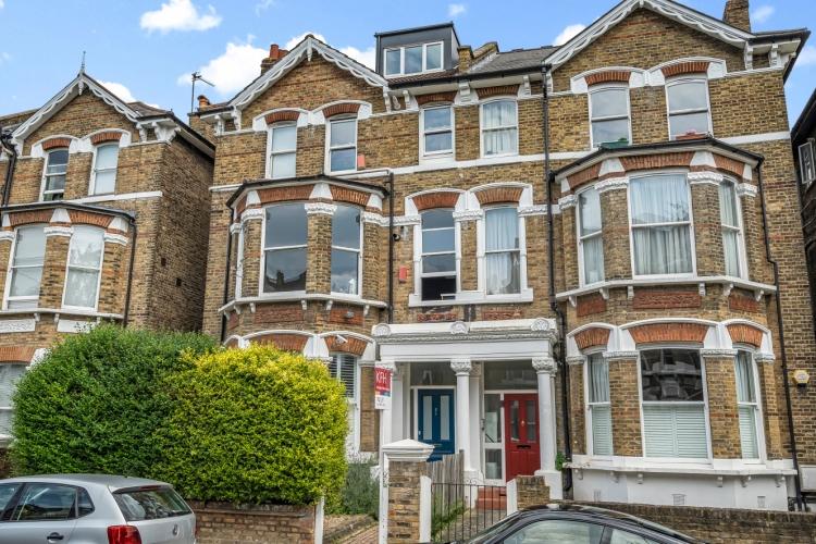 Montrell Road London SW2 2 bed flat - £2,100 pcm (£485 pw)