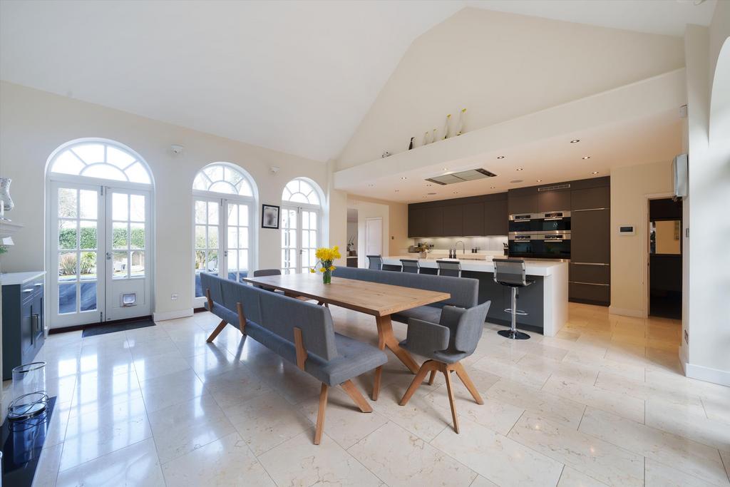 The Glade, Kingswood, Tadworth, Surrey, KT20 7 bed detached house for ...