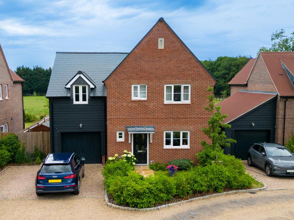 Oving Road, Whitchurch, Aylesbury 4 bed detached house - £700,000