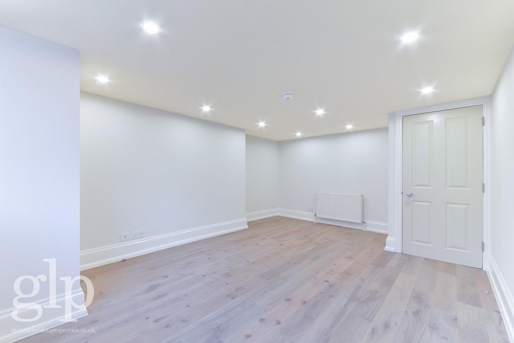 Gerrard Street W1D 1 bed apartment - £2,448 pcm (£565 pw)