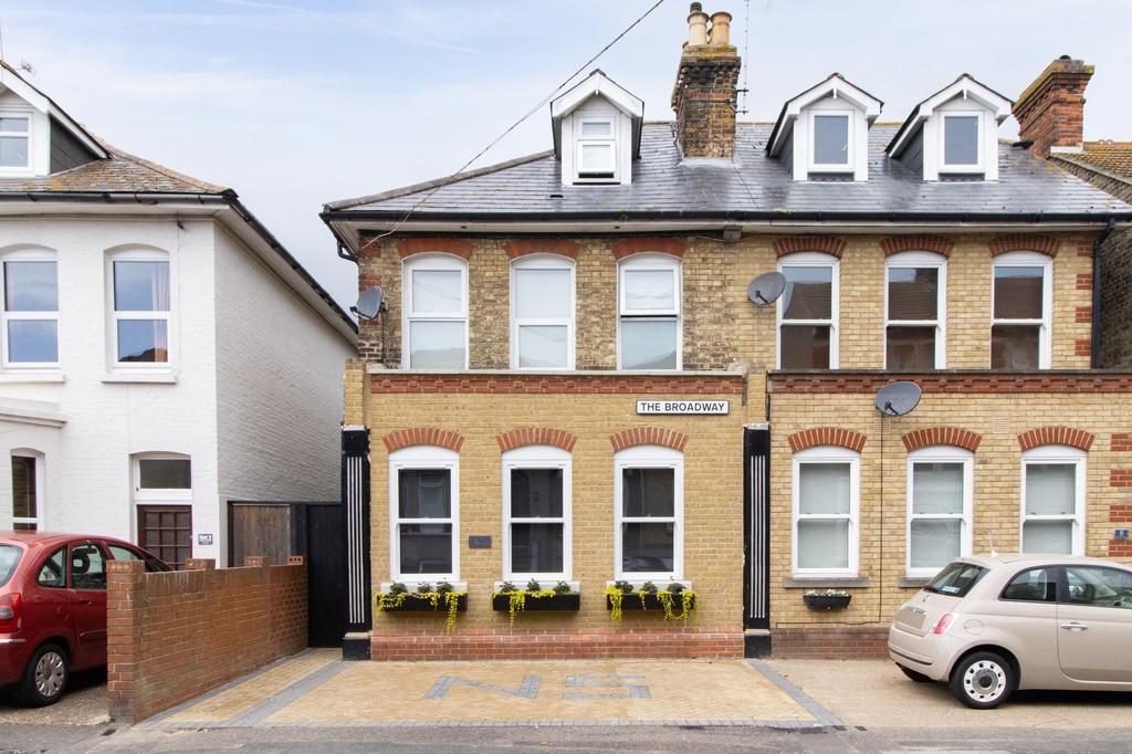 The Broadway, Broadstairs, CT10 3 bed end of terrace house - £325,000