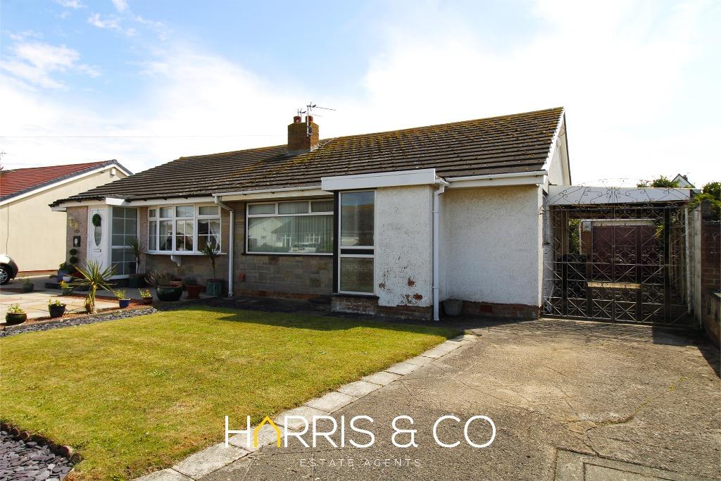 Burnside Avenue, Fleetwood, FY7 2 bed semi-detached bungalow - £159,950