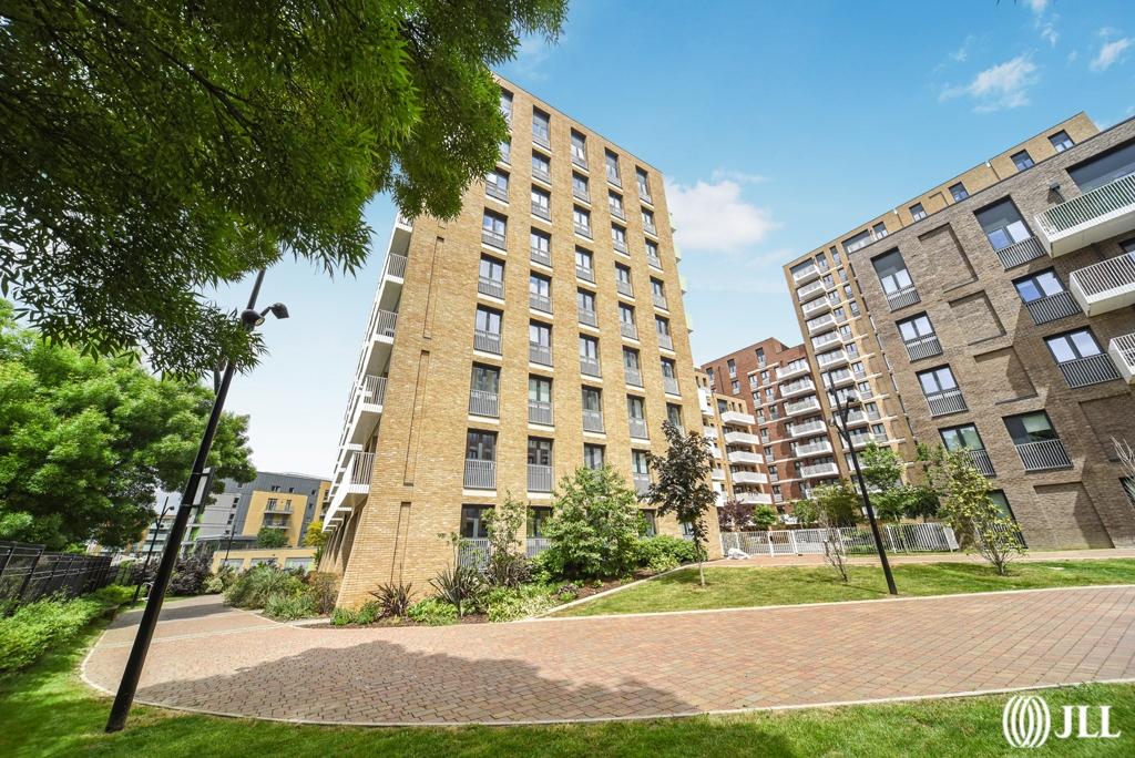 7 Lakeside Drive NW10 1 bed apartment - £370,000
