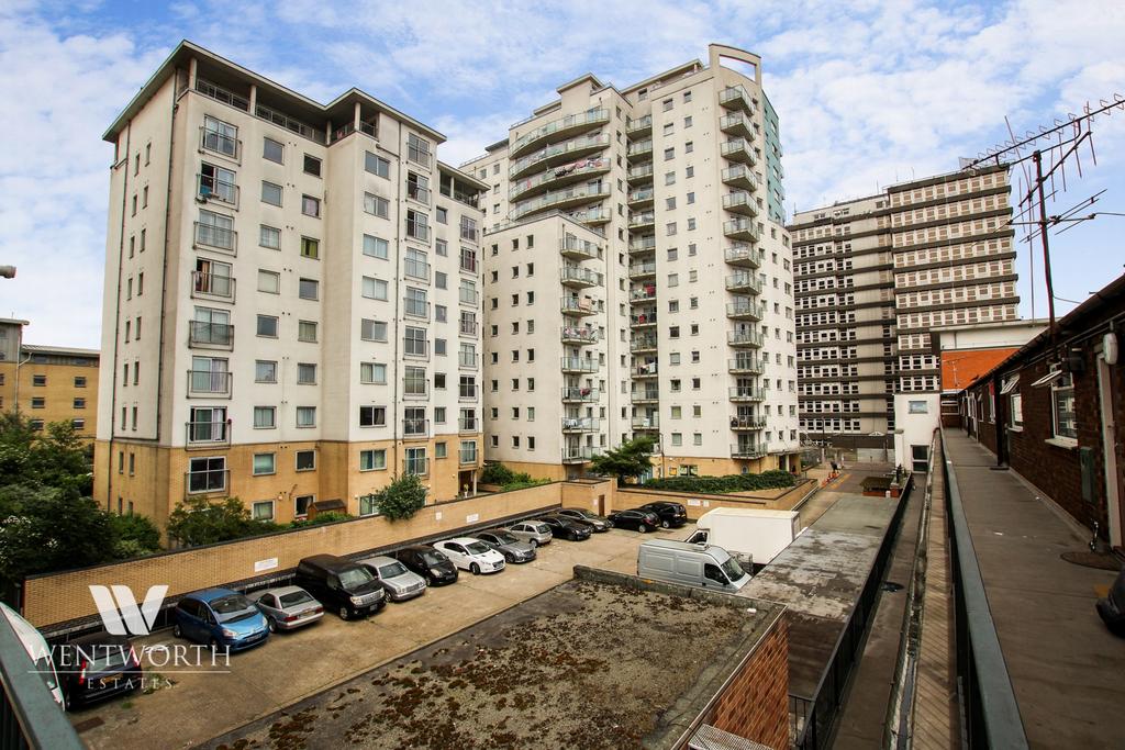 Centreway, Ilford, IG1 1 bed flat for sale - £180,000