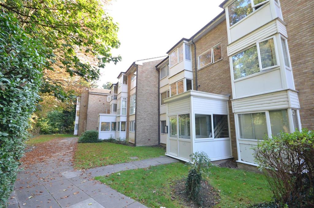 Brocket Court, Vincent Road, Luton Studio - £725 pcm (£167 pw)
