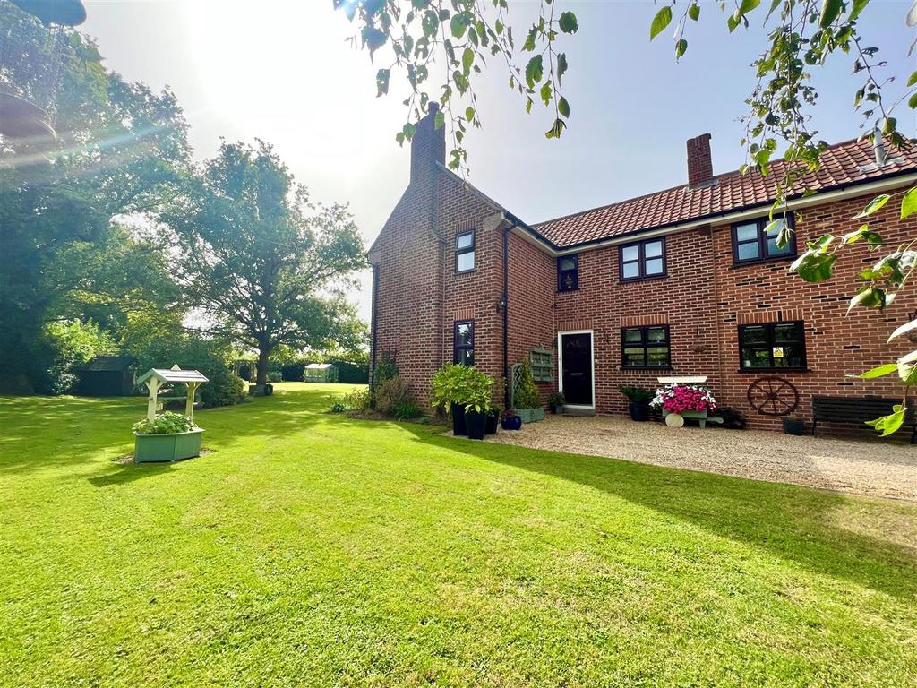 Swan Hill, Sproughton, Ipswich 3 bed house - £625,000