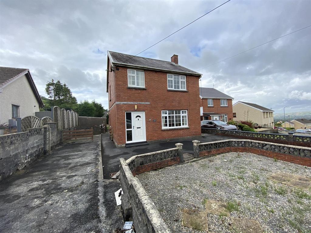 Heol Llanelli, Trimsaran, Kidwelly 3 bed detached house - £239,995