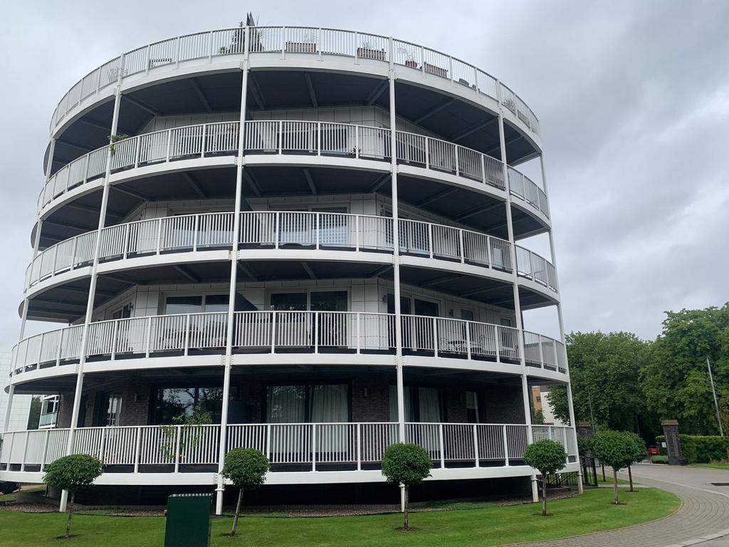 Quantum House, 2 Kensal Drive... 2 bed flat - £1,995 pcm (£460 pw)
