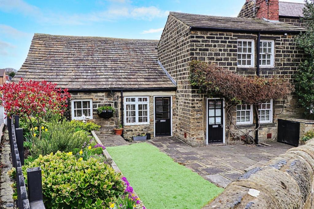 Station Road, Horsforth, Leeds, West Yorkshire, LS18 3 bed semi ...