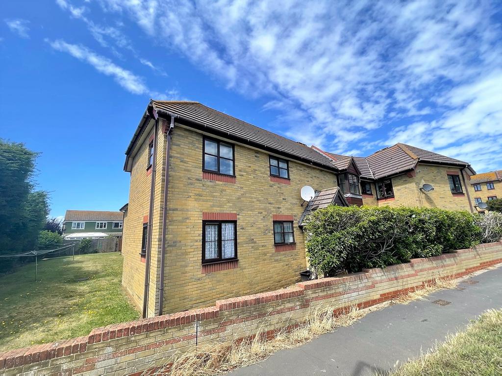 Clayfields, Peacehaven BN10 2 bed flat for sale - £210,000