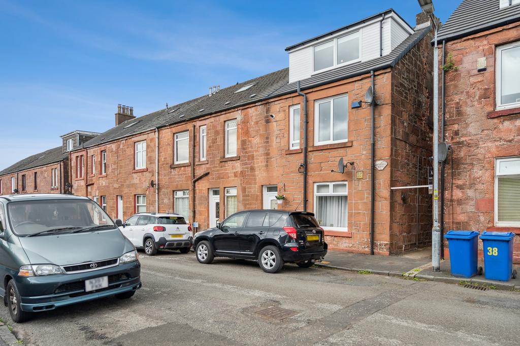 Union Street, Bonhill, ALEXANDRIA, G83 9AH 3 bed maisonette to rent - £750 pcm (£173 pw)