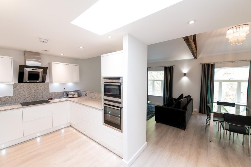 Castle Boulevard, Nottingham... 2 bed apartment - £1,250 pcm (£288 pw)