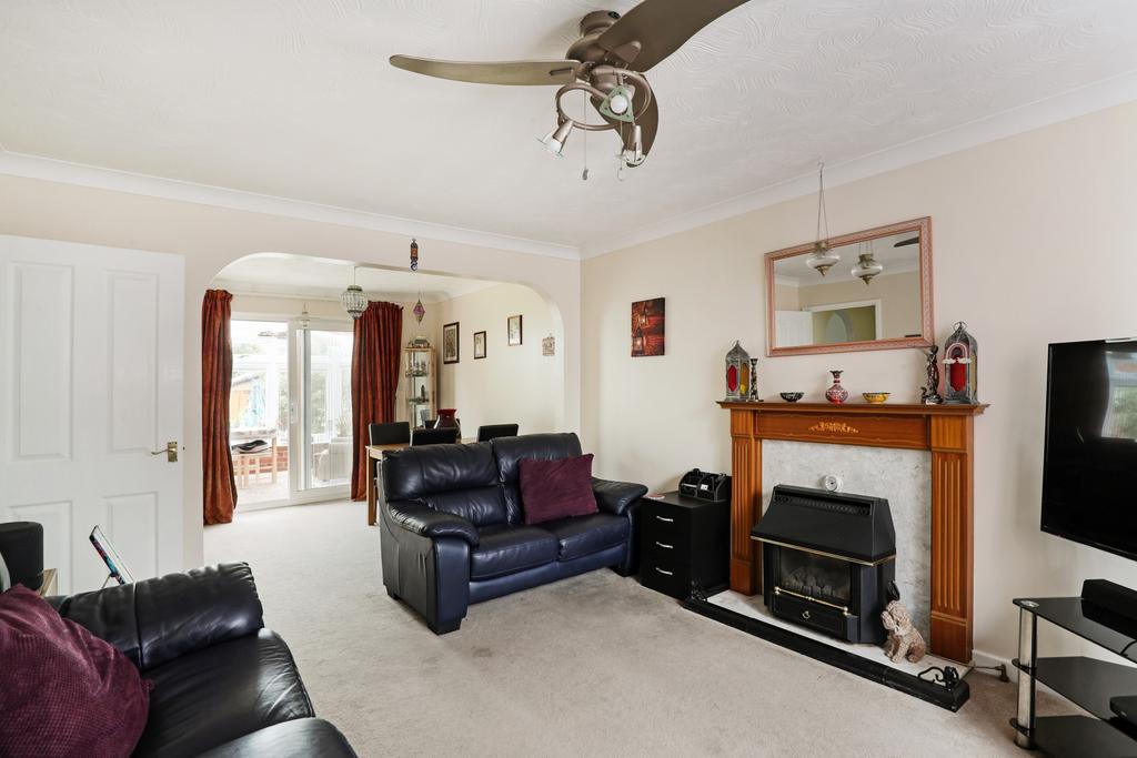 Priestley Way, Burnham-on-Sea, Somerset, TA8 4 bed detached house for ...