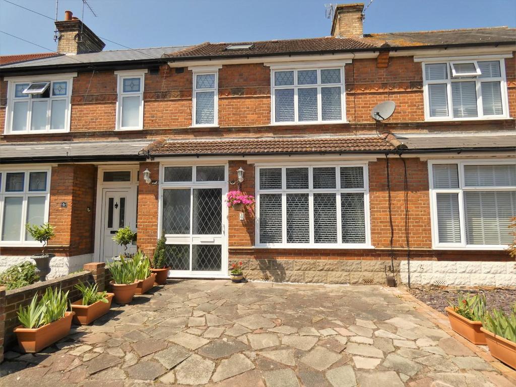 Meadow Road, Gravesend 4 bed terraced house - £390,000