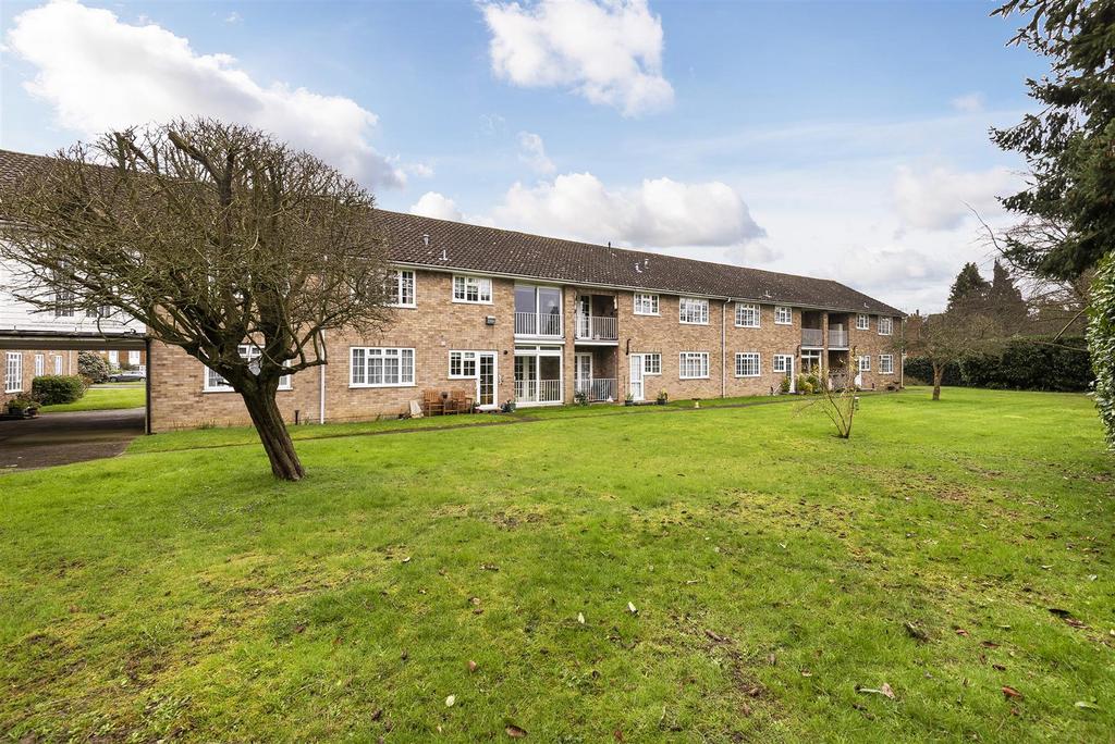 Chiltern Way, Tonbridge 3 bed apartment - £2,500 pcm (£577 pw)