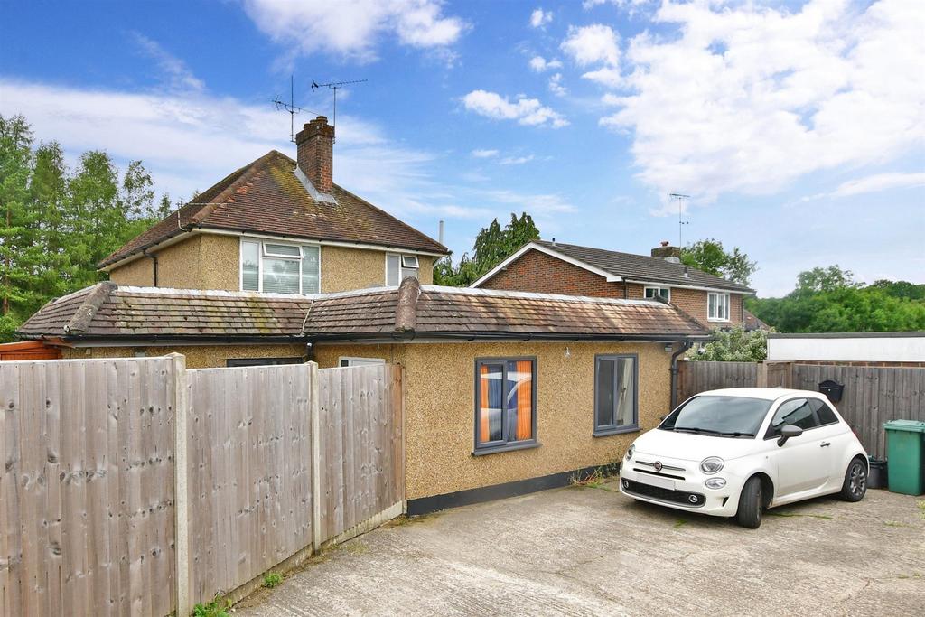 Brighton Road Lower Kingswood Tadworth Surrey 2 Bed Ground Floor