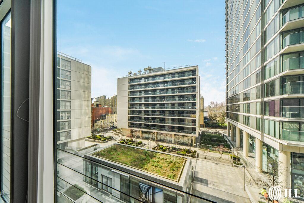 Landmark East, London E14 1 bed flat - £2,253 pcm (£520 pw)