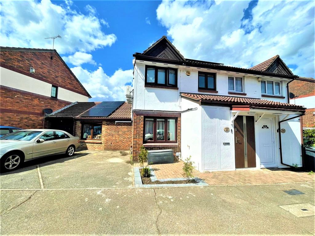 Brimfield Road Purfleet On Thames Essex Rm19 5 Bed Semi Detached