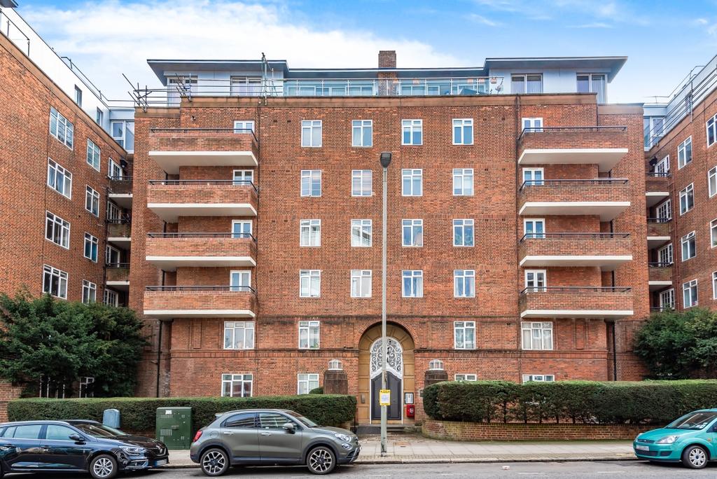 Keswick Road Putney SW15 3 bed flat - £2,800 pcm (£646 pw)