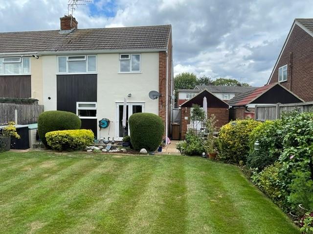 Shepperton, Surrey, TW17 3 bed semi-detached house - £600,000