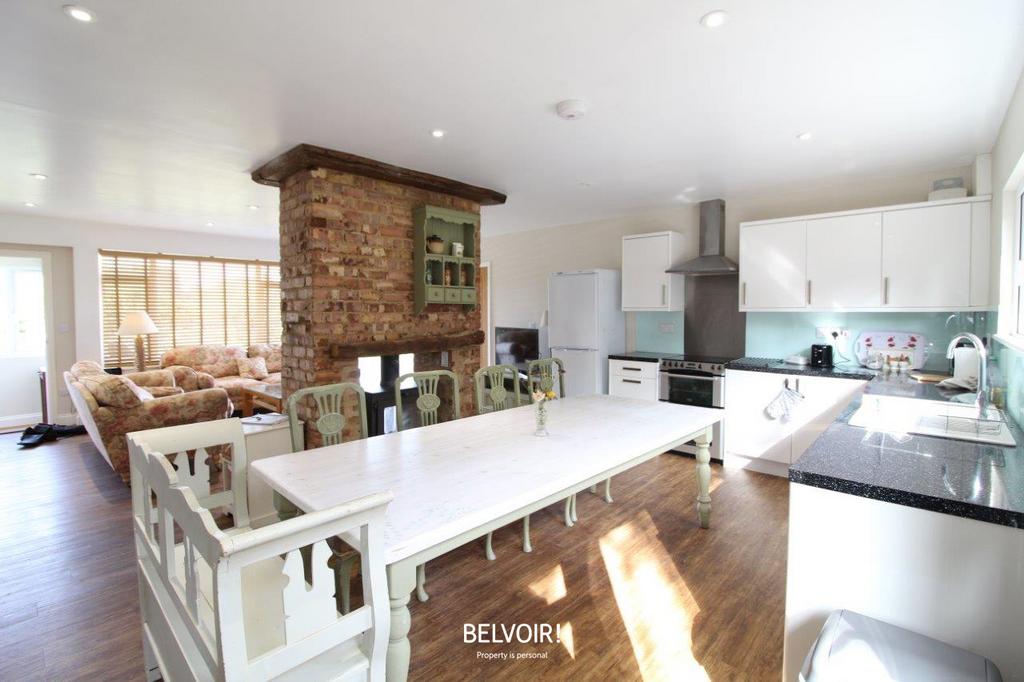 Pin Mill Road, Chelmondiston, IP9 4 bed detached house - £1,950 pcm (£ ...