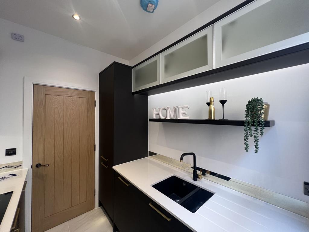 Trinity Road, Folkestone, CT20 2 bed apartment - £1,300 pcm (£300 pw)