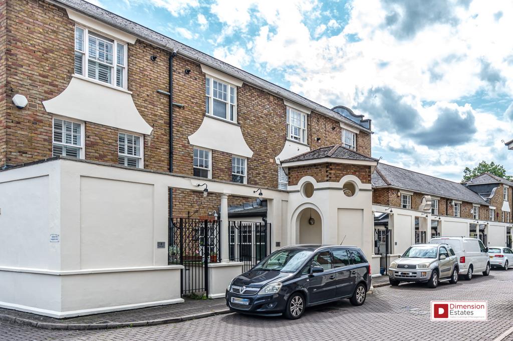 Sutton Square, Urswick Road, London, E9 3 bed terraced house - £3,000 pcm (£692 pw)