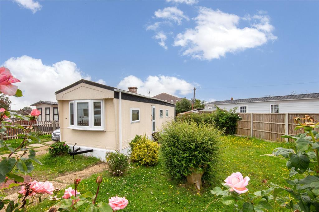 Stopsley Mobile Home Park, Luton LU2 2 bed bungalow - £69,995