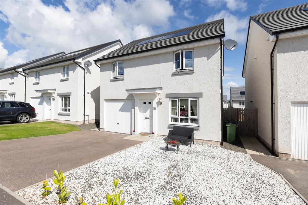 Auld Mart Road, Huntingtower, Perth 4 bed house - £283,950