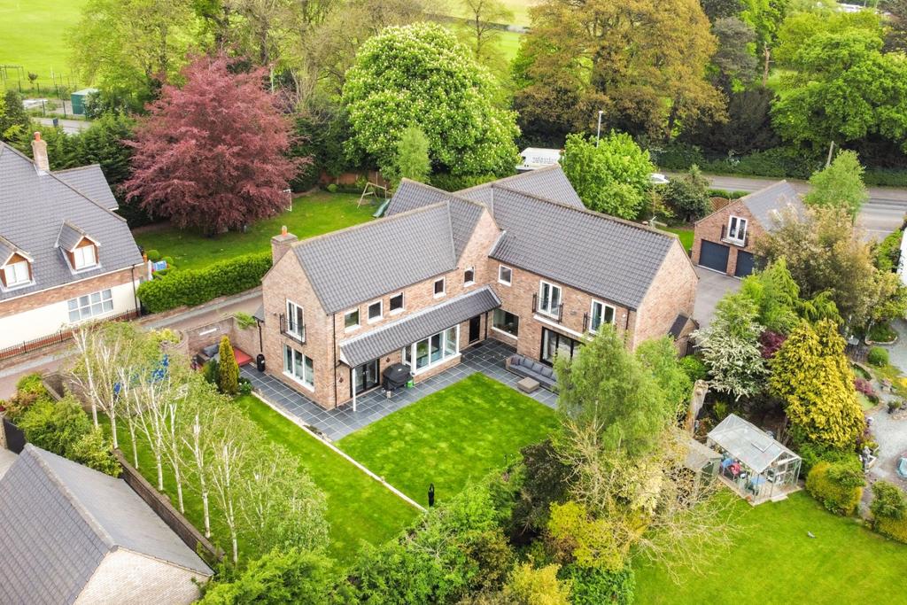 Harland Way, Cottingham, HU16 5PT 4 bed detached house - £765,000