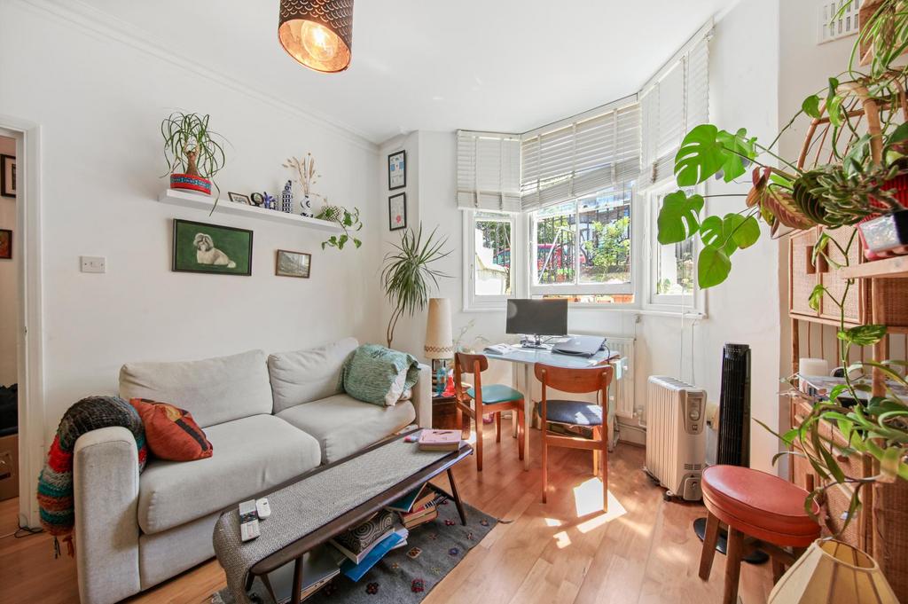 Mabley Street, London, E9 1 bed ground floor maisonette - £1,600 pcm (£ ...
